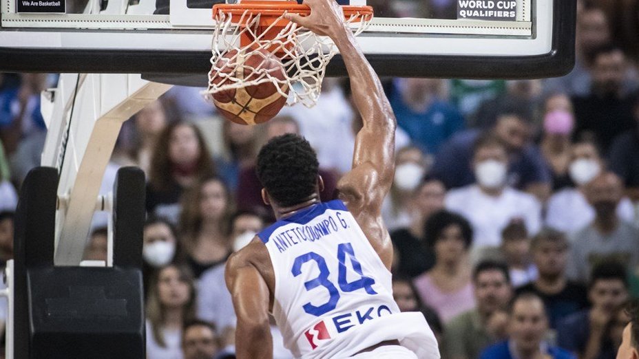 G.Antetokounmpo vedami graikai sausakimšoje arenoje šansų varžovams ...